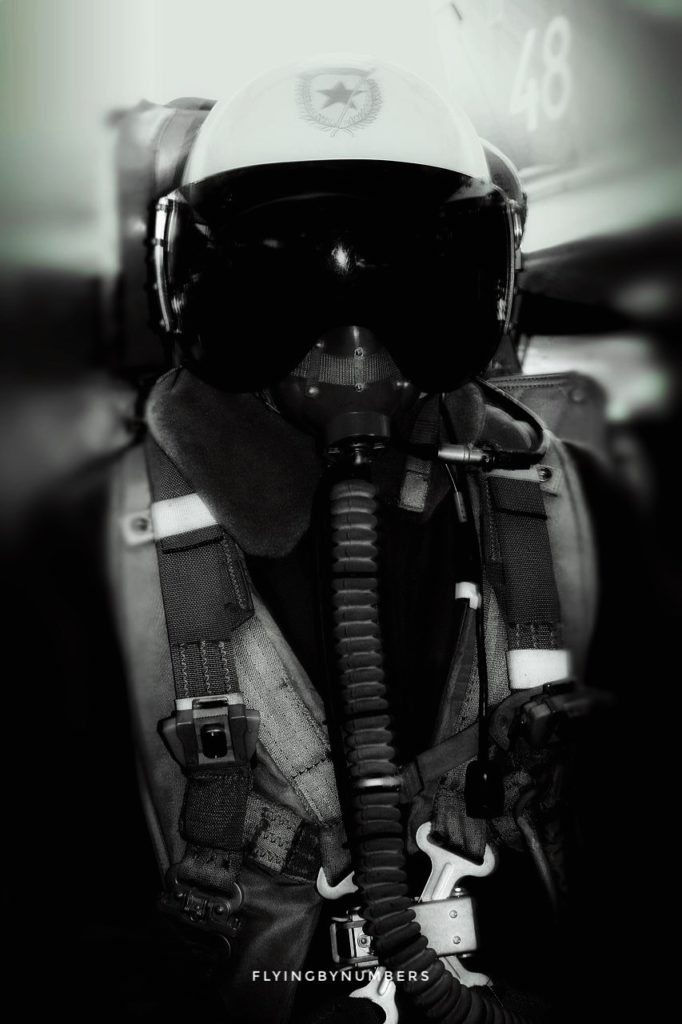 Do Airline pilots have oxygen masks? | flyingbynumbers.com
