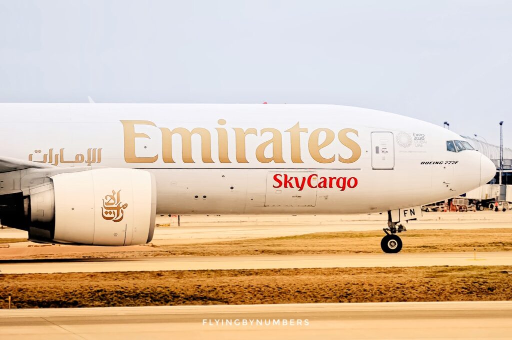 Battle of the twin-jets: Boeing 777 vs. 787 Dreamliner ...